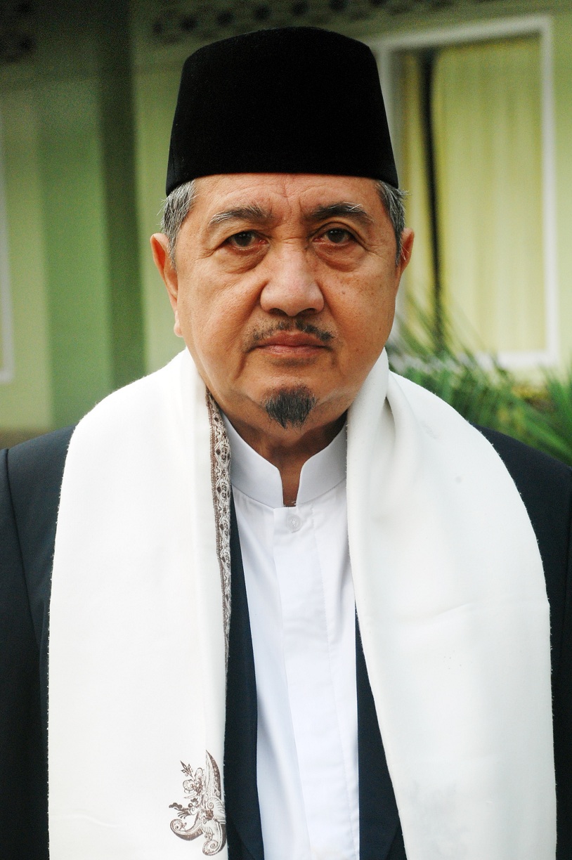 Dr (HC). K.H. Abdullah Syukri Zarkasyi, MA (1985-2020) - Pondok Modern ...