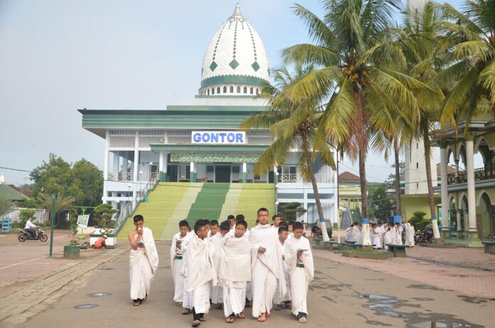 Gunakan Metode Learning by Doing, KMI Adakan Praktik Manasik Ibadah ...