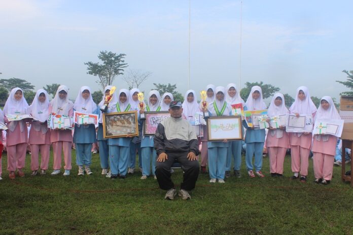 Gontor Putri Kampus 3 Gelar Lomba Khat ‘Araby - Pondok Modern ...