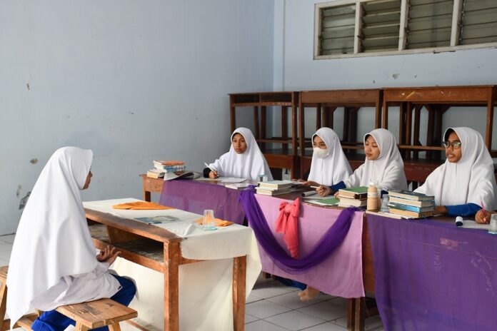 Latih Kecakapan Berbahasa dan Keilmuan Santriwati dengan Ujian Lisan - Pondok Modern Darussalam ...