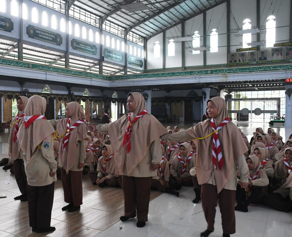 Gladian Pinsa Pinru Arahkan Santriyah Menjadi Pimpinan Sangga dan Regu ...