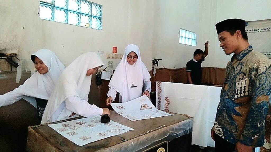 Rihlah Tarbawiyyah Iqtishadiyyah; Sarana Siapkan Alumni Mandiri dan ...