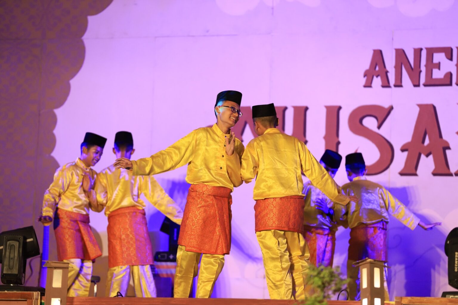 Aneka Ria Nusantara: Kemeriahan dan Keindahan Tari Nusantara