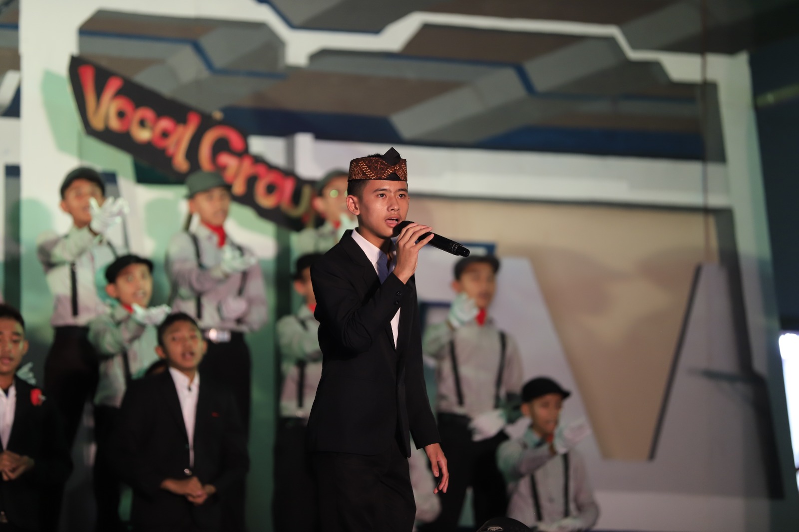 Vocal Group Among Hostel Eratkan Kebersamaan Santri.