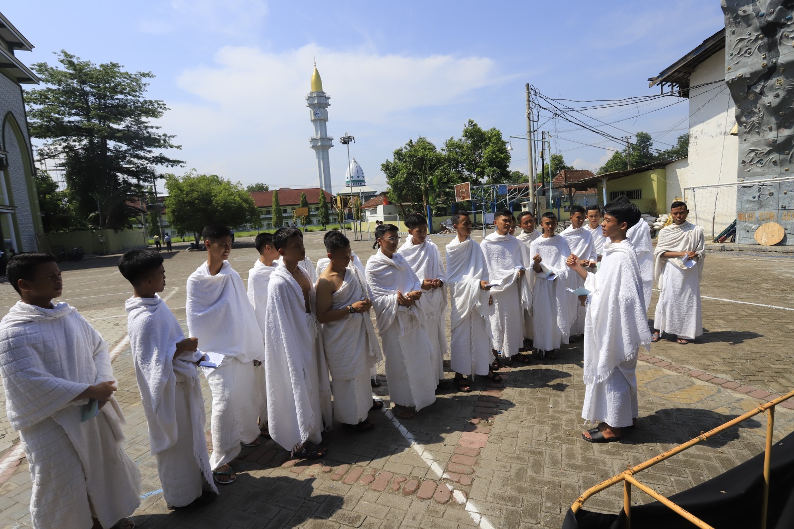 KMI Bekali Santri dengan Manasik Haji