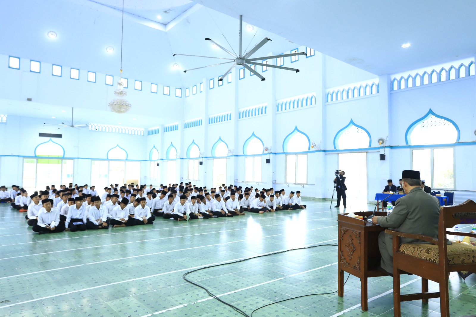 Awali Kegiatan Akademik, Santri Baru Ikuti Pembagian Kelas - Pondok Modern Darussalam Gontor