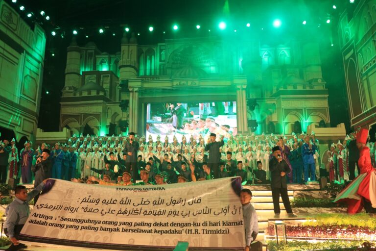Malam Spektakuler Panggung Gembira, Gontor Menuju Abad Kedua - Pondok ...