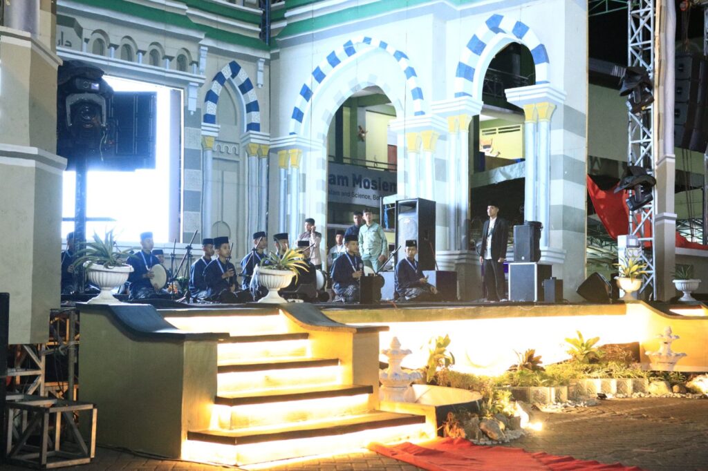 Pondok Pesantren Al-Amien Prenduan Raih Juara Pada Festival Hadroh Santri - Pondok Modern ...