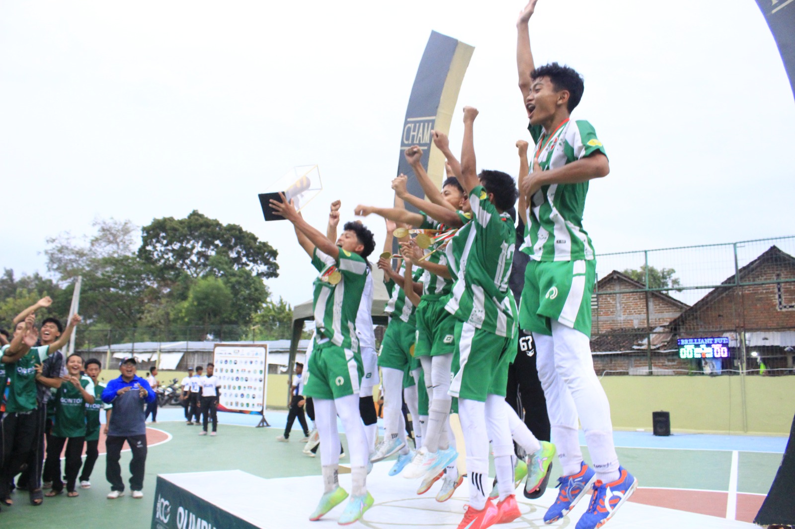 Kalahkan Nurul Huda, Riyadul Ulum Juarai Futsal Shigor Olimpiade 100 ...