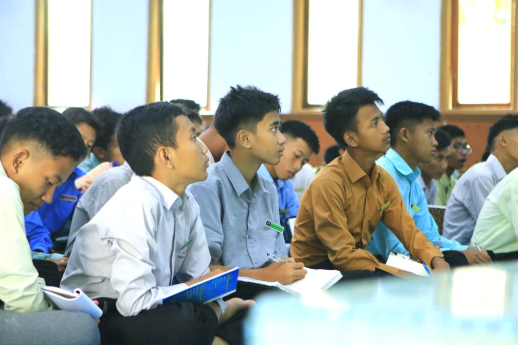 Bedah Buku Api Tauhid, Gelorakan Semangat Literasi - Pondok Modern ...